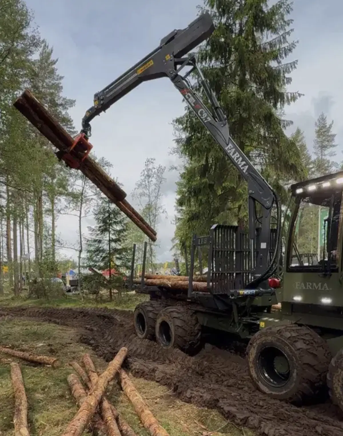 FARMA LF8 Forvarder – Kompaktne metsaforvarder | Voonamäe Grupp OÜ